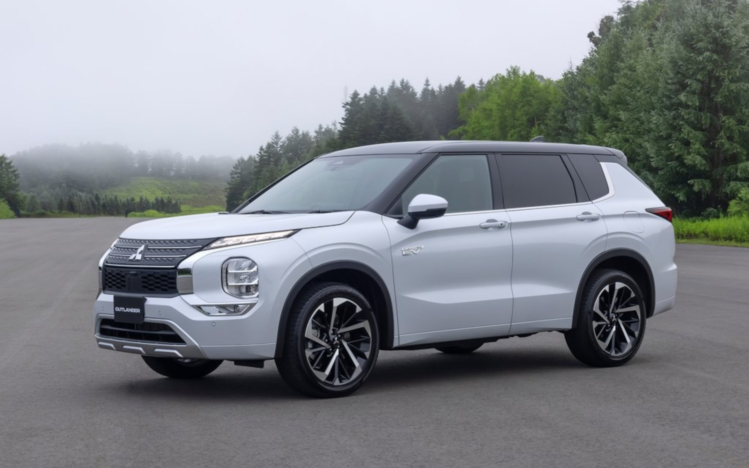 Mitsubishi Outlander PHEV GT 2022 | SUV Drive